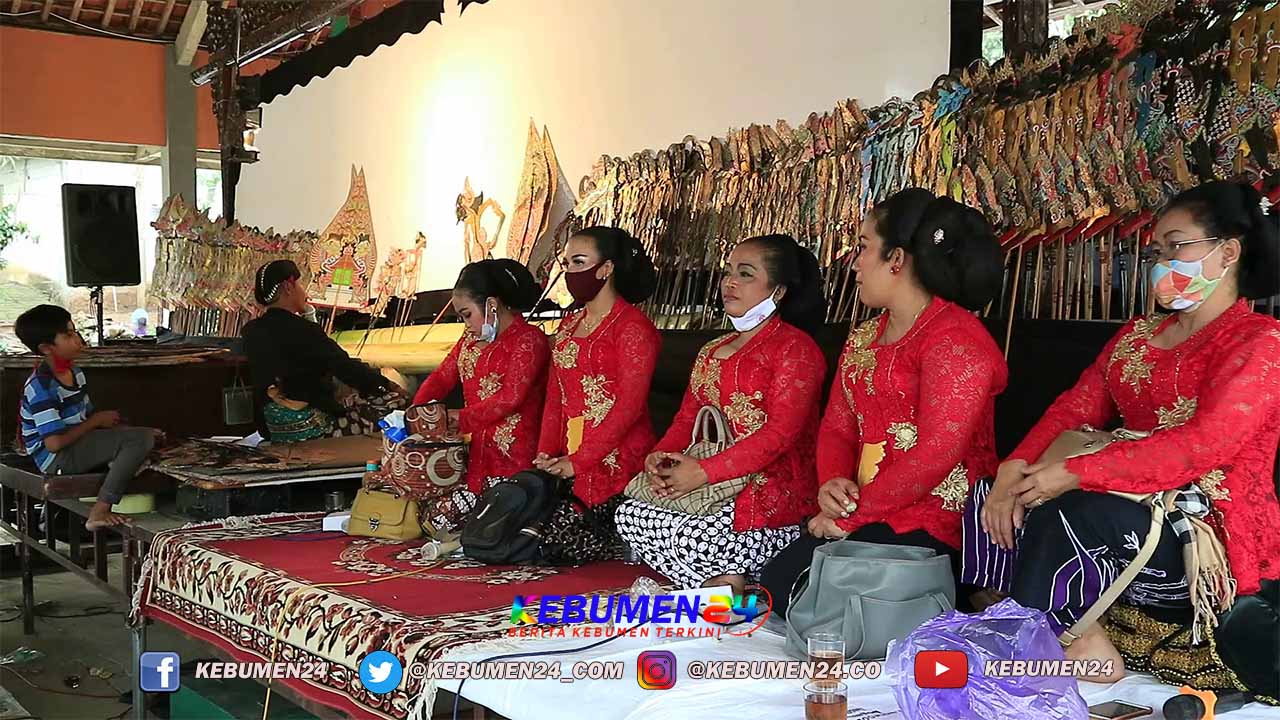 Panen Raya, Warga Desa Grenggeng Gelar Sedekah Bumi “Baritan ...