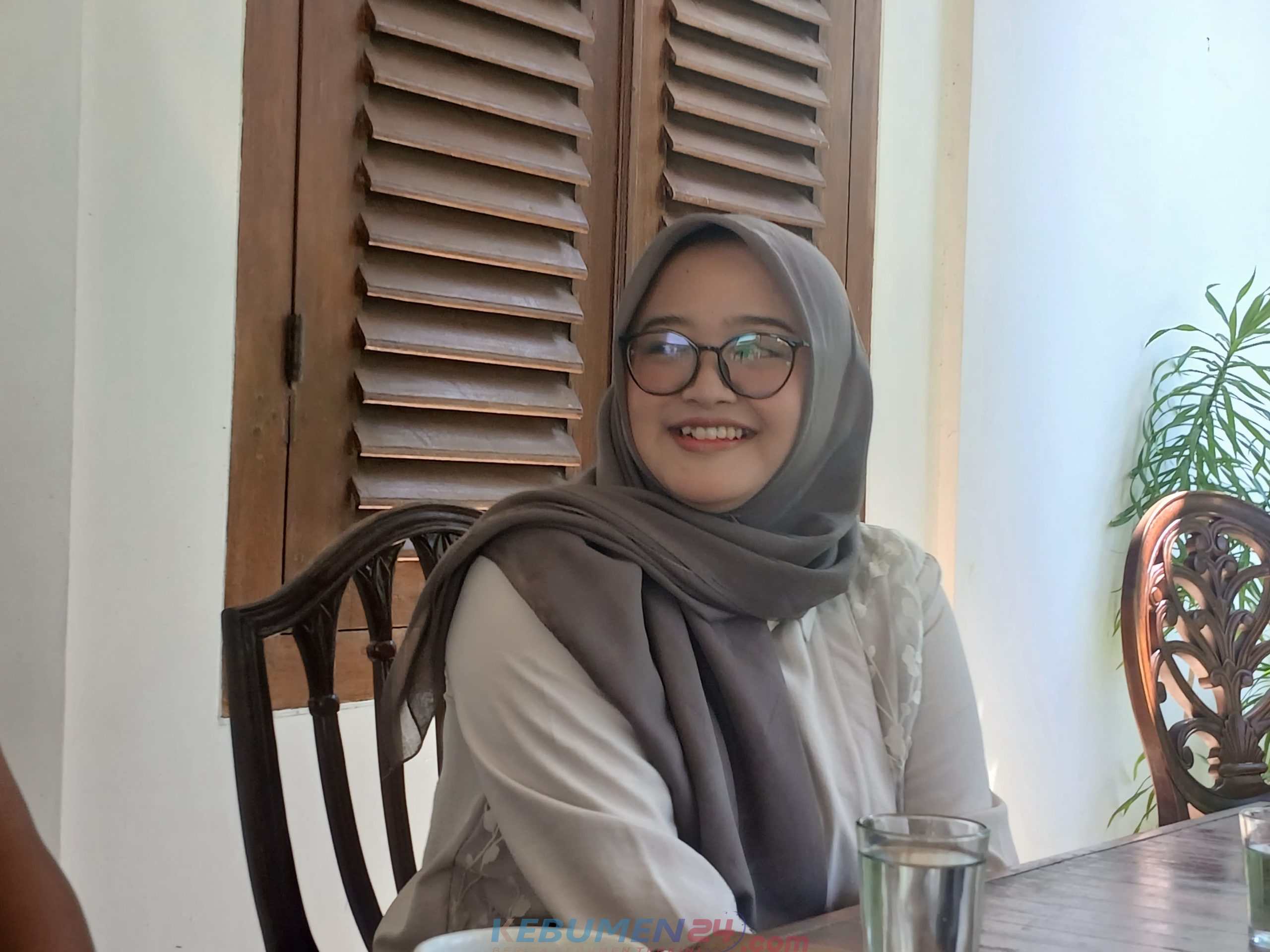 Mengenal Sosok Sabrina Nadia Atsabe: Penyanyi Lagu “Koperasi Merah ...