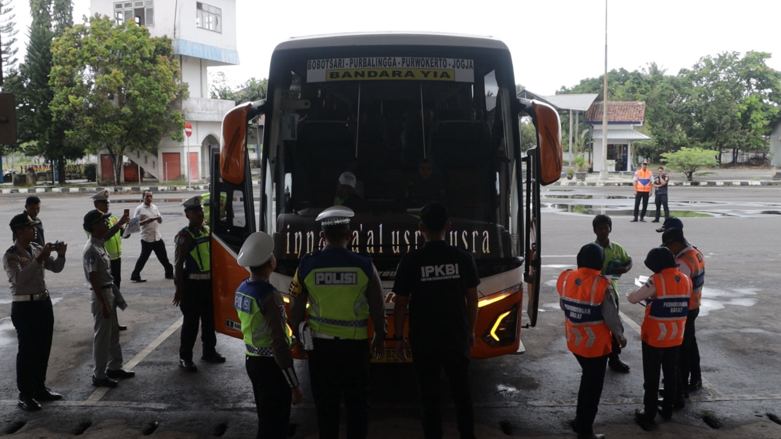 Cegah Kecelakaan, Polres Kebumen Gelar Ramp Check Bus di Terminal Tipe ...